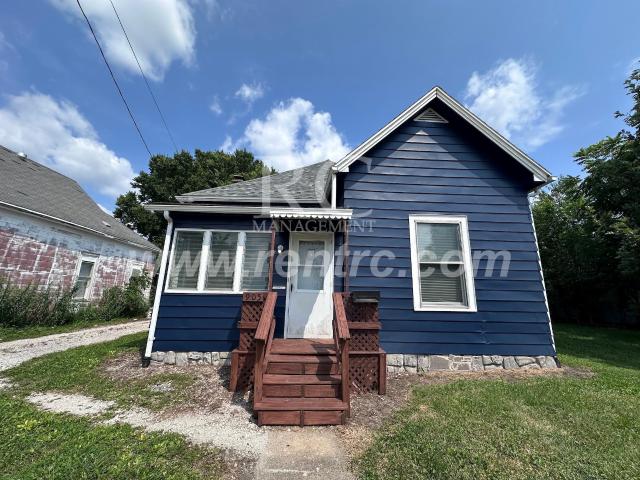 3 BR, 1 BA Apartment 905 Jackson, Danville, IL 61832