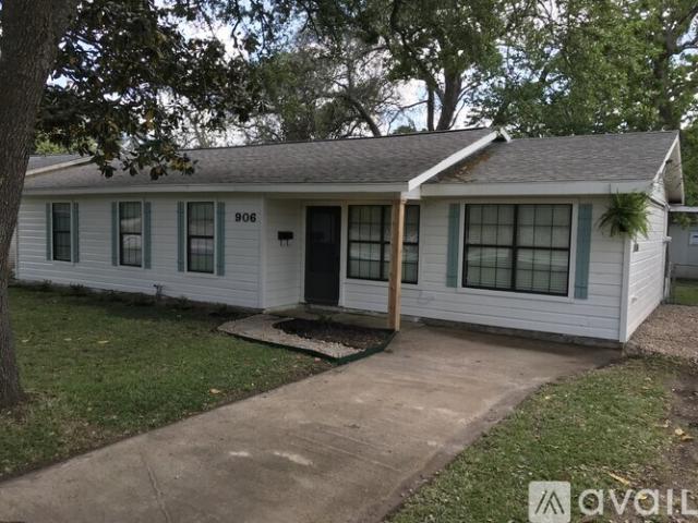 3 BR, 1 BA Apartment 906 Old Angleton Road, Clute, TX 77531