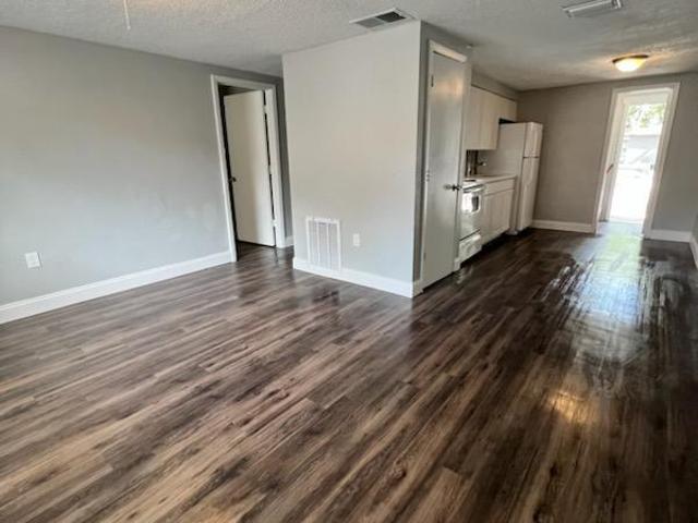 3 BR, 1 BA Apartment 908 35th Avenue West, Bradenton, FL 34205