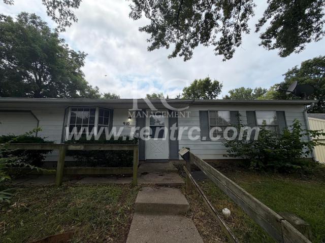3 BR, 1 BA Apartment 910 Timberline, Danville, IL 61832