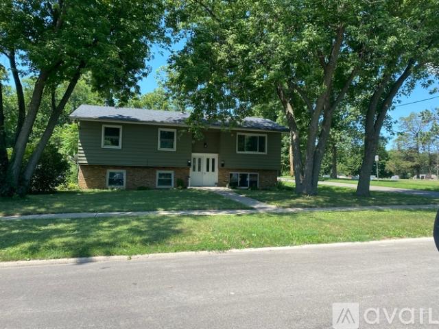 3 BR, 1 BA Apartment 917 Park St, Unit 917, Batavia, IL 60510