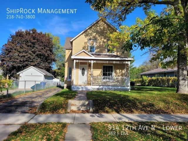 3 BR, 1 BA Apartment 914 12th Ave N, St. Cloud, MN 56303