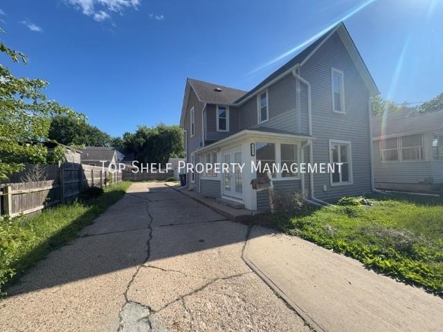 3 BR, 1 BA Apartment 915 E Washington Ave, Des Moines, IA 50316
