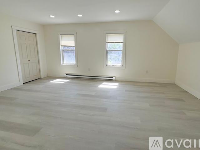 3 BR, 1 BA Apartment 930 South Franklin Street, Unit unit #2, Holbrook, MA 02343