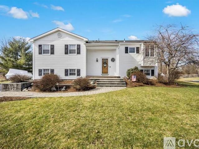 3 BR, 1 BA Apartment 9 Pilgrim Lane, Washingtonville, NY 10992