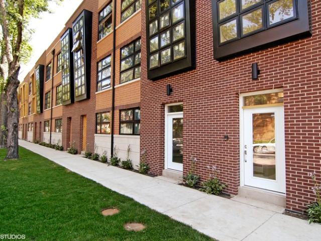 3 BR, 2.1 BA Apartment 7209 N Oakley Ave, Chicago, IL 60645