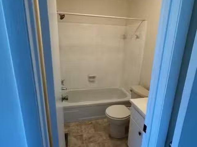 3 BR 2.5 BA 1300 square ft Townhouse 5709 Bramblegate Rd Unit A