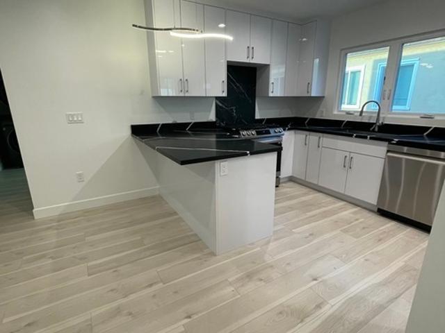 3 BR, 2.5 BA Apartment 1049 Davis Avenue, Glendale, CA 91201
