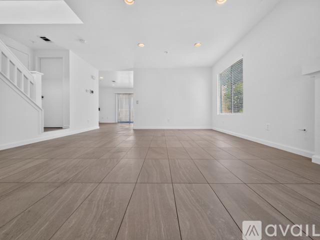 3 BR, 2.5 BA Apartment 1065 E Broadway, Unit 1065, Anaheim, CA 92805