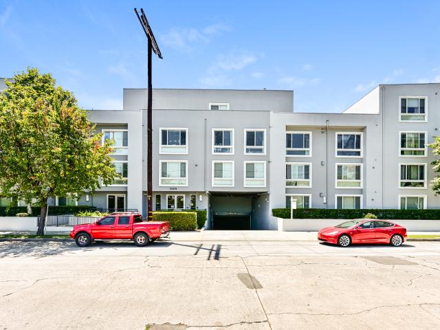 3 BR, 2.5 BA Apartment 10878 Bloomfield Street, Toluca Lake, CA 91602