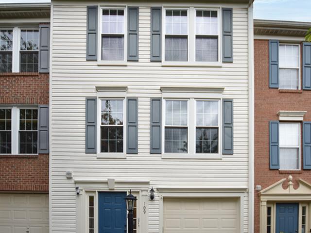 3 BR, 2.5 BA Apartment 109 Shirley Square Southeast, Unit 109 Shirley, Leesburg, VA 20175