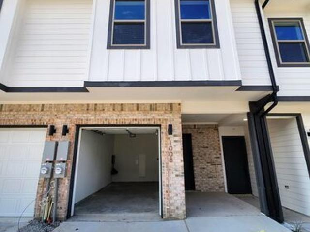 3 BR, 2.5 BA Apartment 1008 17th St, Plano, TX 75074