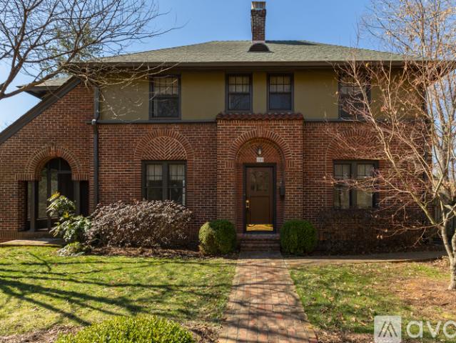 3 BR, 2.5 BA Apartment 100 Edwin Place, Unit Main House, Asheville, NC 28801