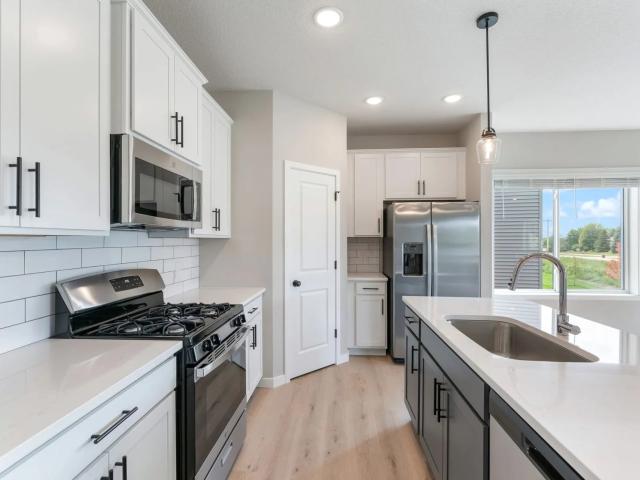 3 BR, 2.5 BA Apartment 10116 Sunbird Circle Unit 10136, Saint Paul, MN 55129