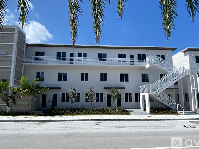 3 BR, 2.5 BA Apartment 10270 NW 66th St, Unit 1 105, Doral, FL 33178