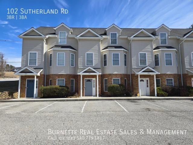 3 BR, 2.5 BA Apartment 102 Sutherland Rd, Radford, VA 24141