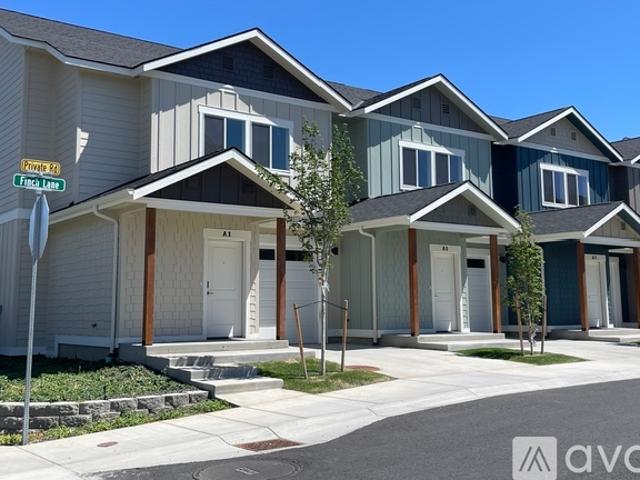 3 BR, 2.5 BA Apartment 1030 Finch Ln, Unit H, Wenatchee, WA 98801