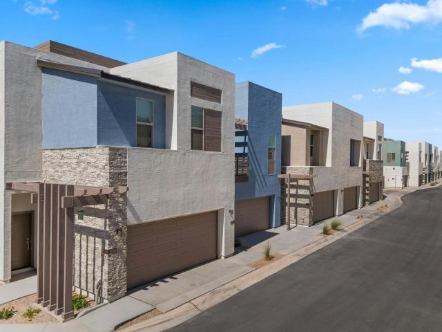 3 BR, 2.5 BA Apartment 1035 N Sarival Ave Unit 69, Goodyear, AZ 85338