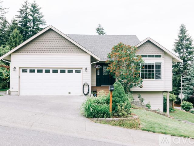 3 BR, 2.5 BA Apartment 1171 Newton Street, Bellingham, WA 98229