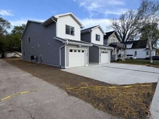 3 BR, 2.5 BA Apartment 1112 N Van Buren St, Green Bay, WI 54302