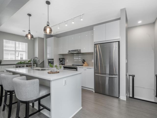 3 BR, 2.5 BA Apartment 11295 Pazarena Place 1503, Maple Ridge, BC V2X 2W3