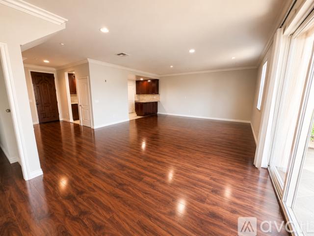 3 BR, 2.5 BA Apartment 1130 E Colorado St, Unit 219, Glendale, CA 91205
