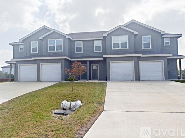 3 BR, 2.5 BA Apartment 127 Damon Dv, San Antonio, TX 78253