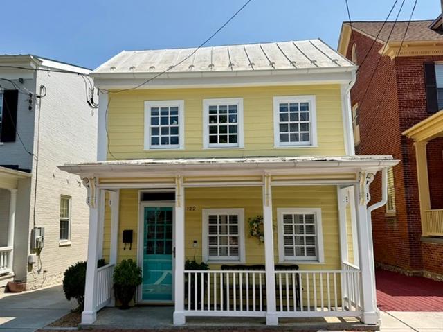 3 BR, 2.5 BA Apartment 122 N Washington St, Winchester, VA 22601