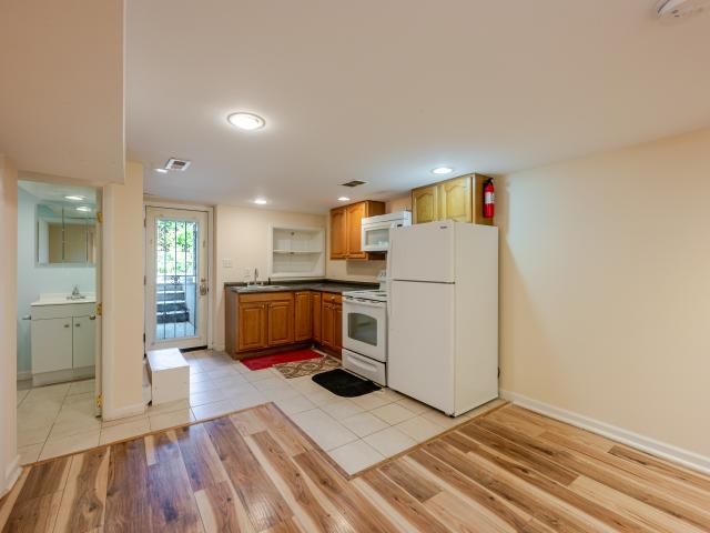3 BR, 2.5 BA Apartment 1234 E St NE, Washington, DC 20002
