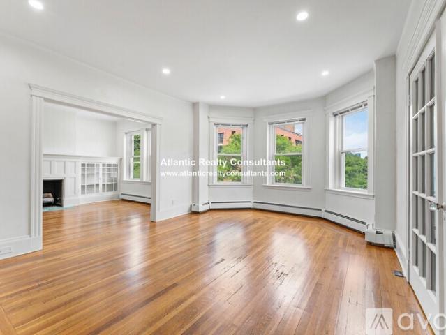 3 BR, 2.5 BA Apartment 134 Pleasant St, Unit 3, Brookline, MA 02446