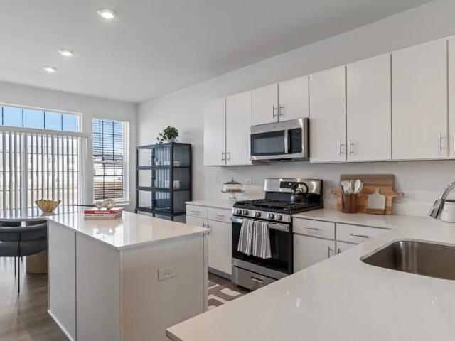 3 BR, 2.5 BA Apartment 137 Dorset Avenue Unit 270, Oswego, IL 60543