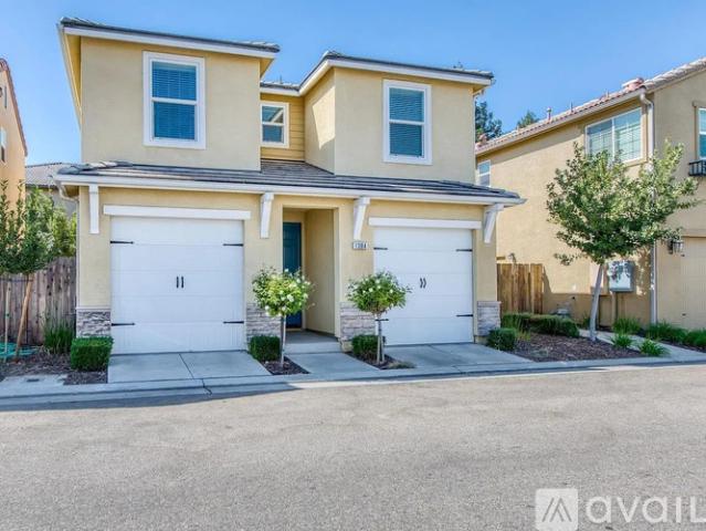 3 BR, 2.5 BA Apartment 1304 Royalty Way, Clovis, CA 93619
