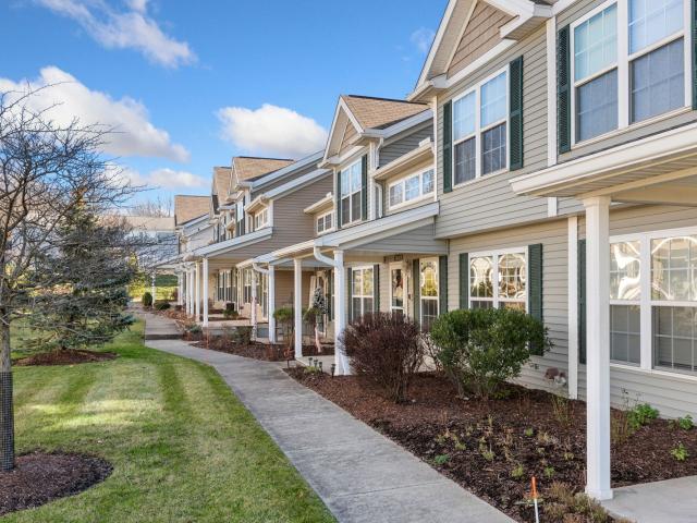 3 BR, 2.5 BA Apartment 13100 13600 Woodcroft Trace Unit 95, North Royalton, OH 44133