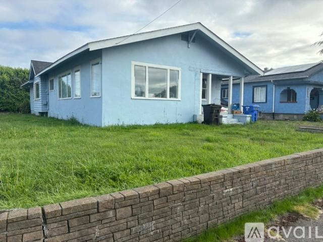 3 BR, 2.5 BA Apartment 1315 1st St, Tillamook, OR 97141