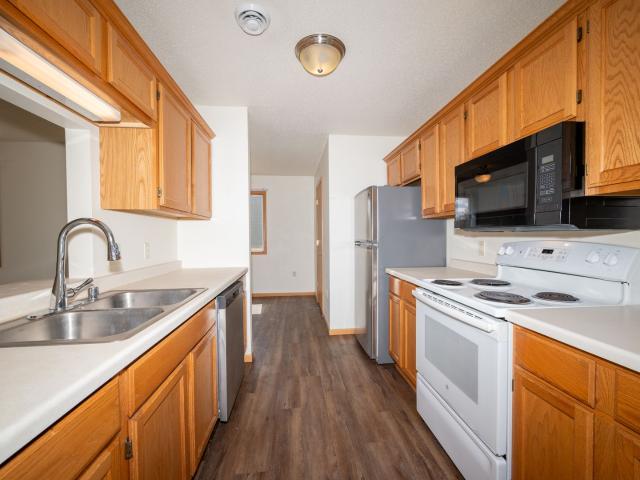 3 BR, 2.5 BA Apartment 1338 MARK AVE, TOMAH, WI 54660