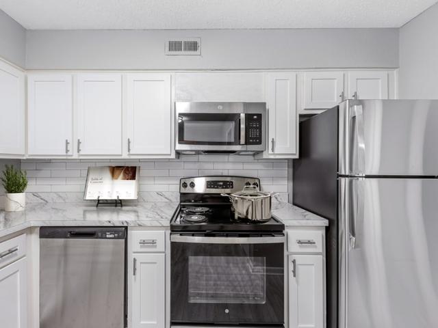 3 BR, 2.5 BA Apartment 1450 Raintree Drive Unit 1452C, Roswell, GA 30076