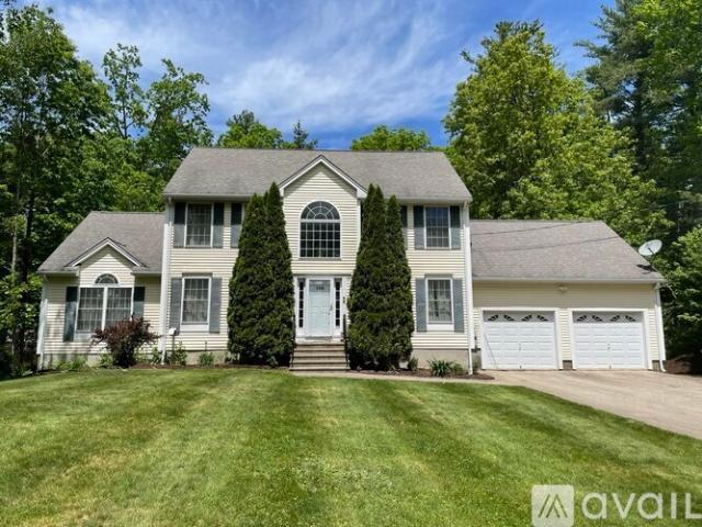 3 BR, 2.5 BA Apartment 149 Page Road, Litchfield, NH 03052