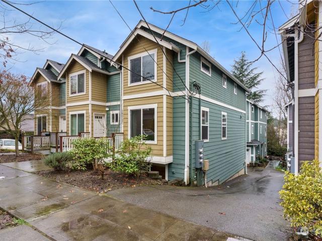 3 BR, 2.5 BA Apartment 14015A 35th Ave NE Seattle, Seattle, WA 98125