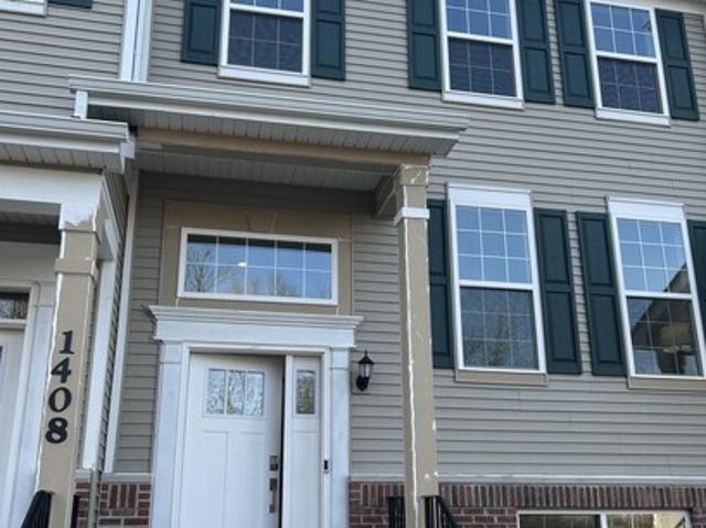 3 BR, 2.5 BA Apartment 1408 Neubauer Circle, Unit 1905, Lindenhurst, IL 60046