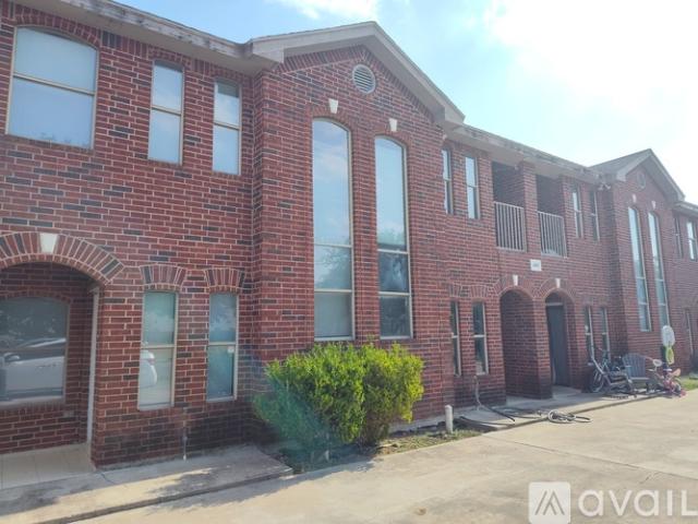 3 BR, 2.5 BA Apartment 1409 West Kiwi Avenue, Unit 4, Pharr, TX 78577