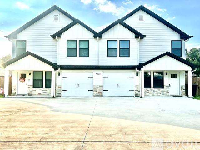 3 BR, 2.5 BA Apartment 1412 Ave M, Unit B, Nederland, TX 77627