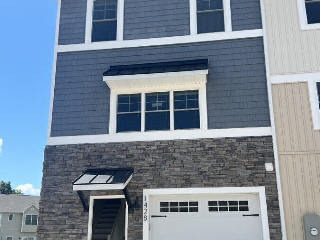 3 BR, 2.5 BA Apartment 1428 Appaloosa Court, Harrisonburg, VA 22801