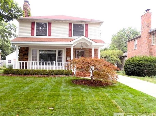 3 BR, 2.5 BA Apartment 1433 Henrietta Street, Birmingham, MI 48009