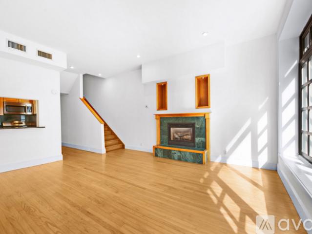 3 BR, 2.5 BA Apartment 143 E 57th St, Unit PH1, New York, NY 10022