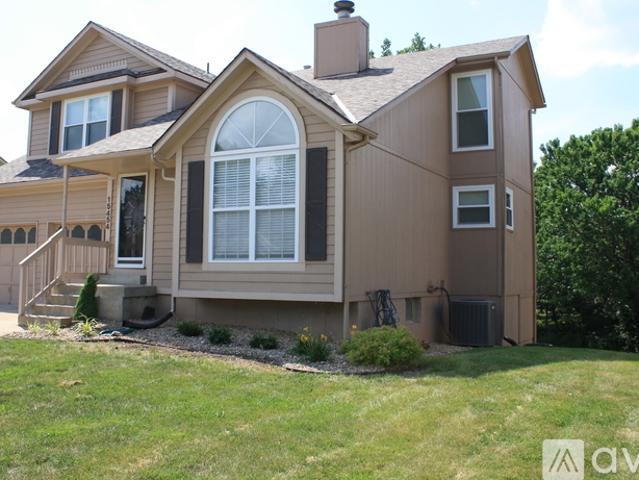 3 BR, 2.5 BA Apartment 15454 Foster, Overland Park, KS 66223