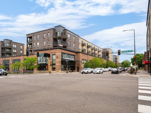 3 BR, 2.5 BA Apartment 1555 Selby Avenue Unit 530, Saint Paul, MN 55104