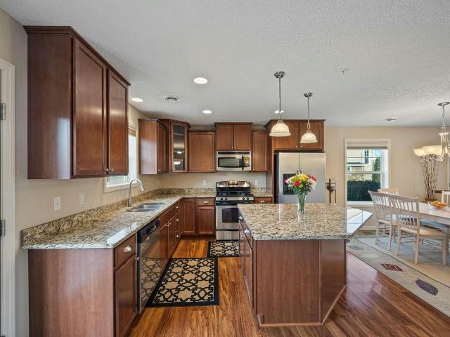 3 BR, 2.5 BA Apartment 15708 60th Ave N, Plymouth, MN 55446