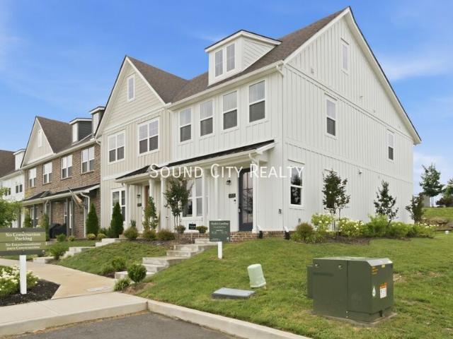 3 BR, 2.5 BA Apartment 152 Valentine Aly, Nashville, TN 37218