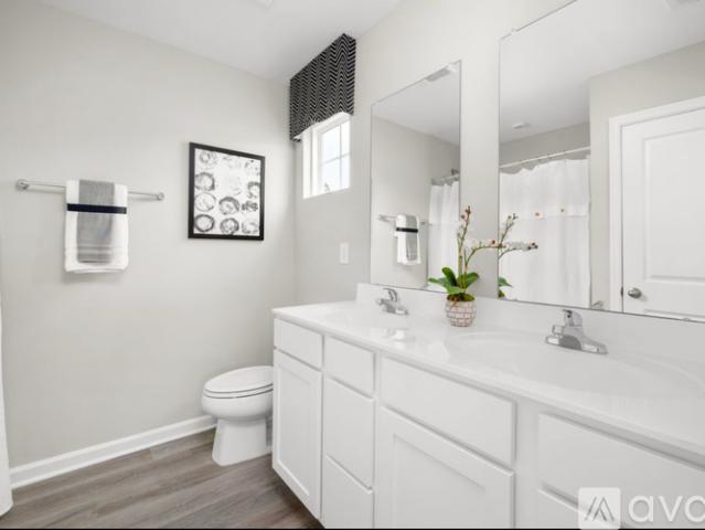 3 BR, 2.5 BA Apartment 1530 39TH Ave Loop NE, Unit 6, Hickory, NC 28601