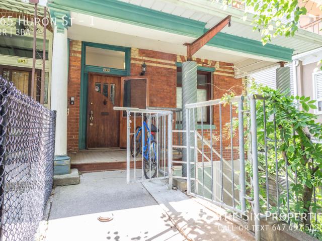 3 BR, 2.5 BA Apartment 165 Huron St, Toronto, ON M5T 2B6